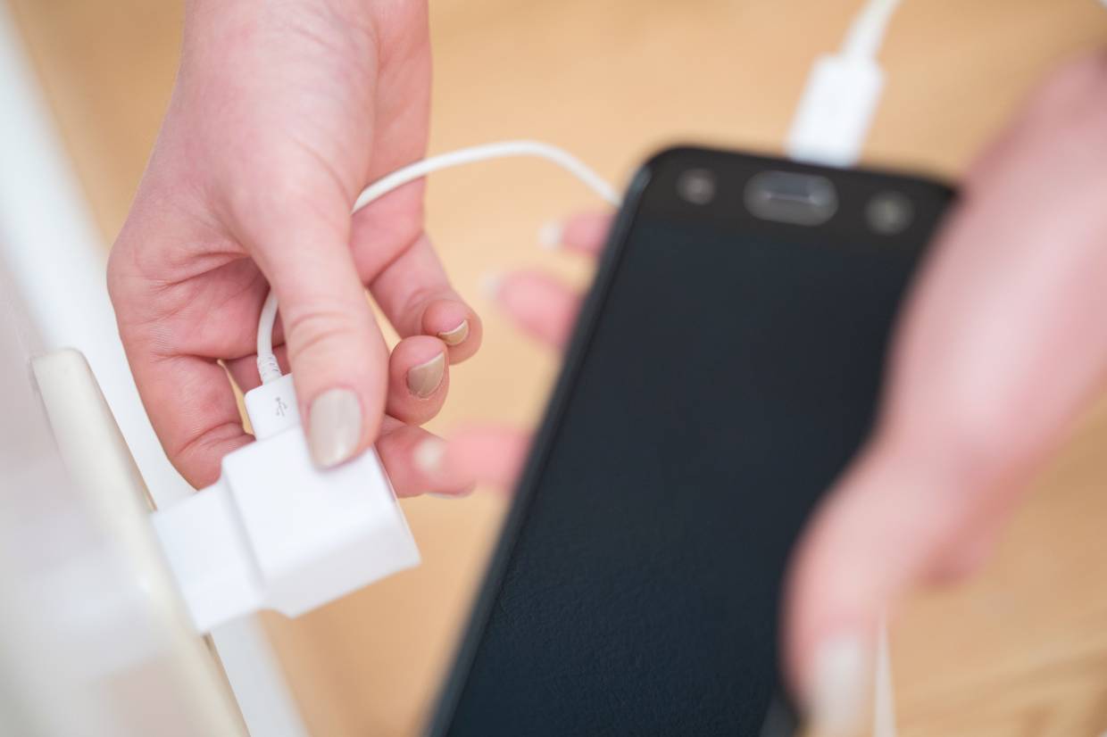 New US study warns generic phone chargers 'can cause burns or ...