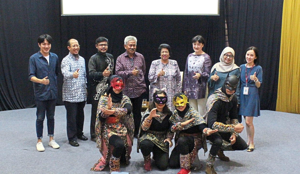 Dress creatively and win at walk to promote national batik heritage ...