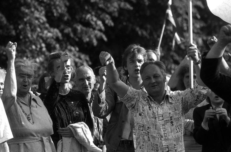 Lithuanian human chain links anti-Soviet and Hong Kong protesters | The ...