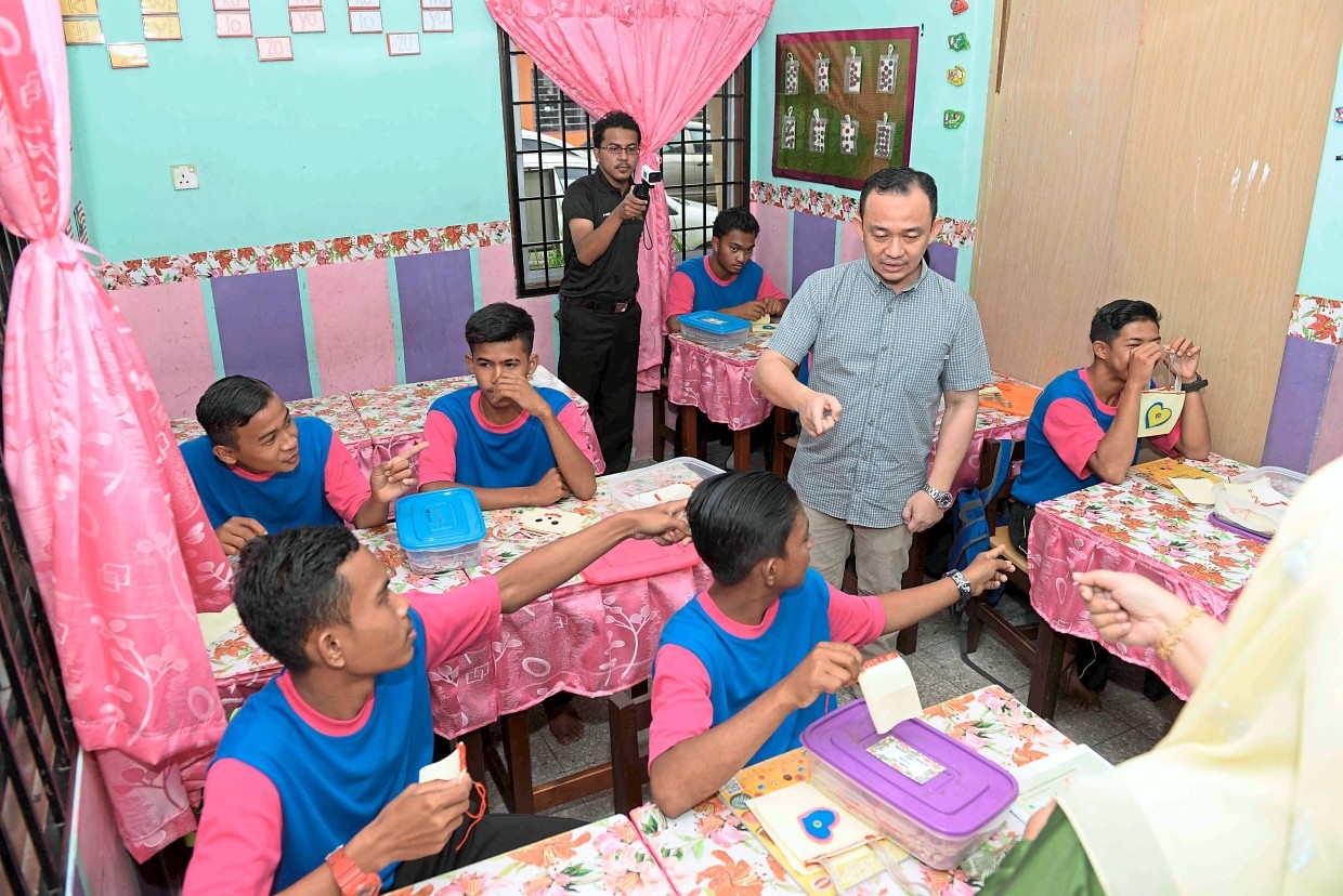 Free food for all primary kids | The Star
