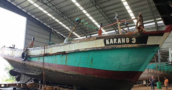 MMEA scraps two boats seized for illegally fishing in Malaysian waters ...