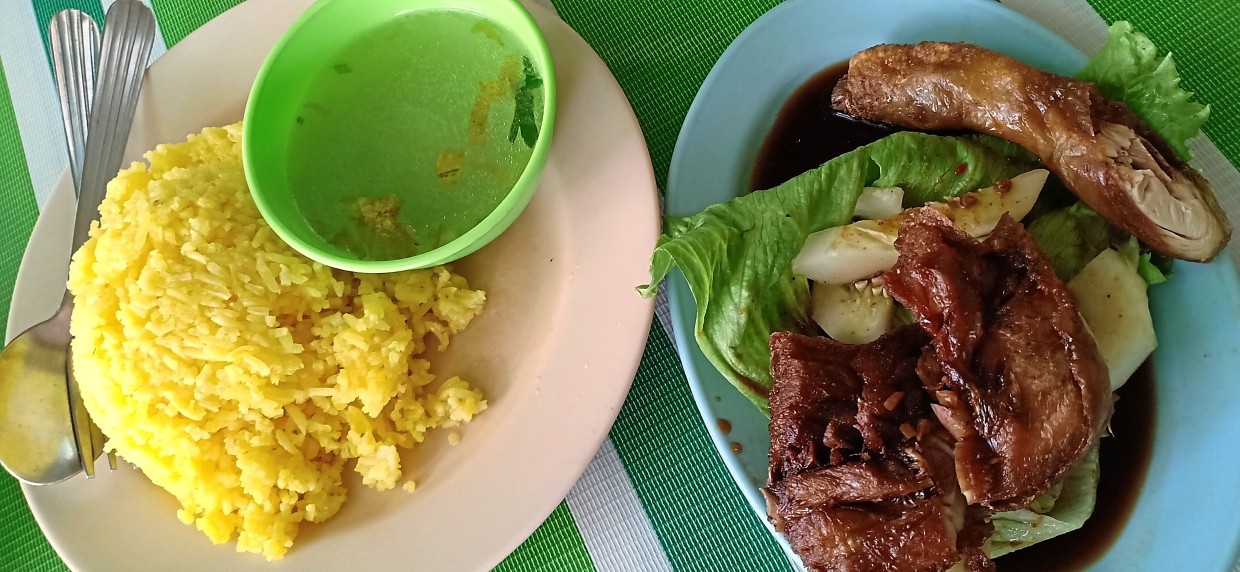 On the trail of halal chicken rice | The Star