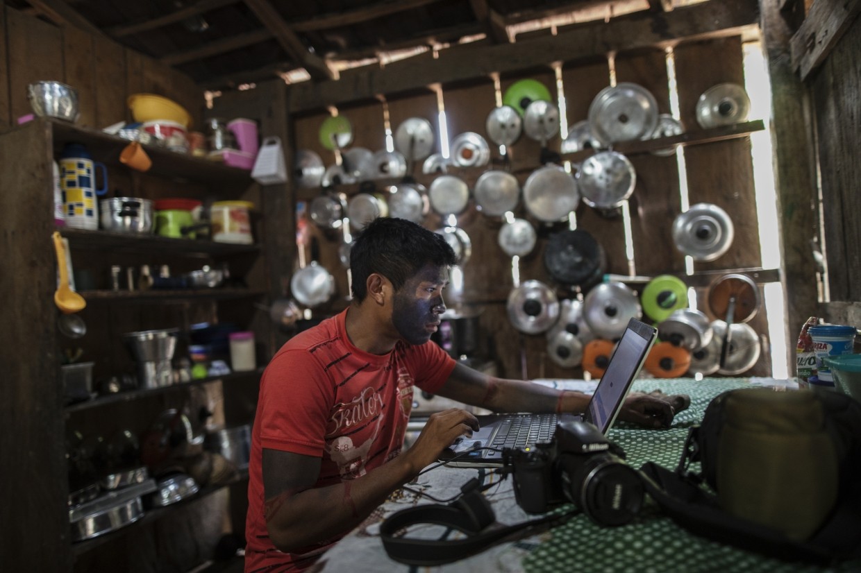 Arrows and smartphones: daily life of Amazon Tembe tribe | The Star