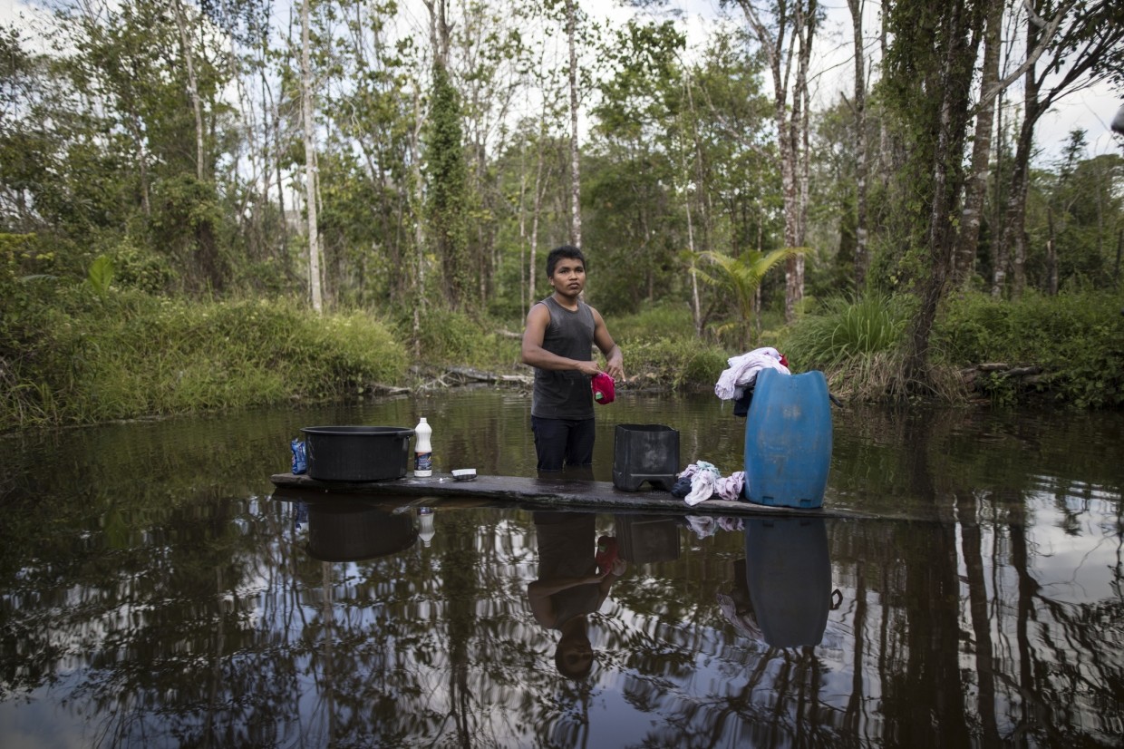 Arrows and smartphones: daily life of Amazon Tembe tribe | The Star