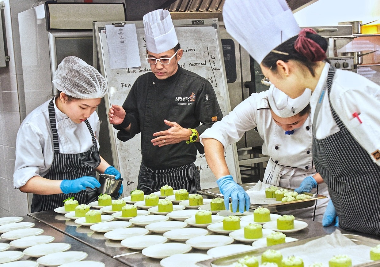 Award-winning chef whips up high-tea for gastronomic society | The Star