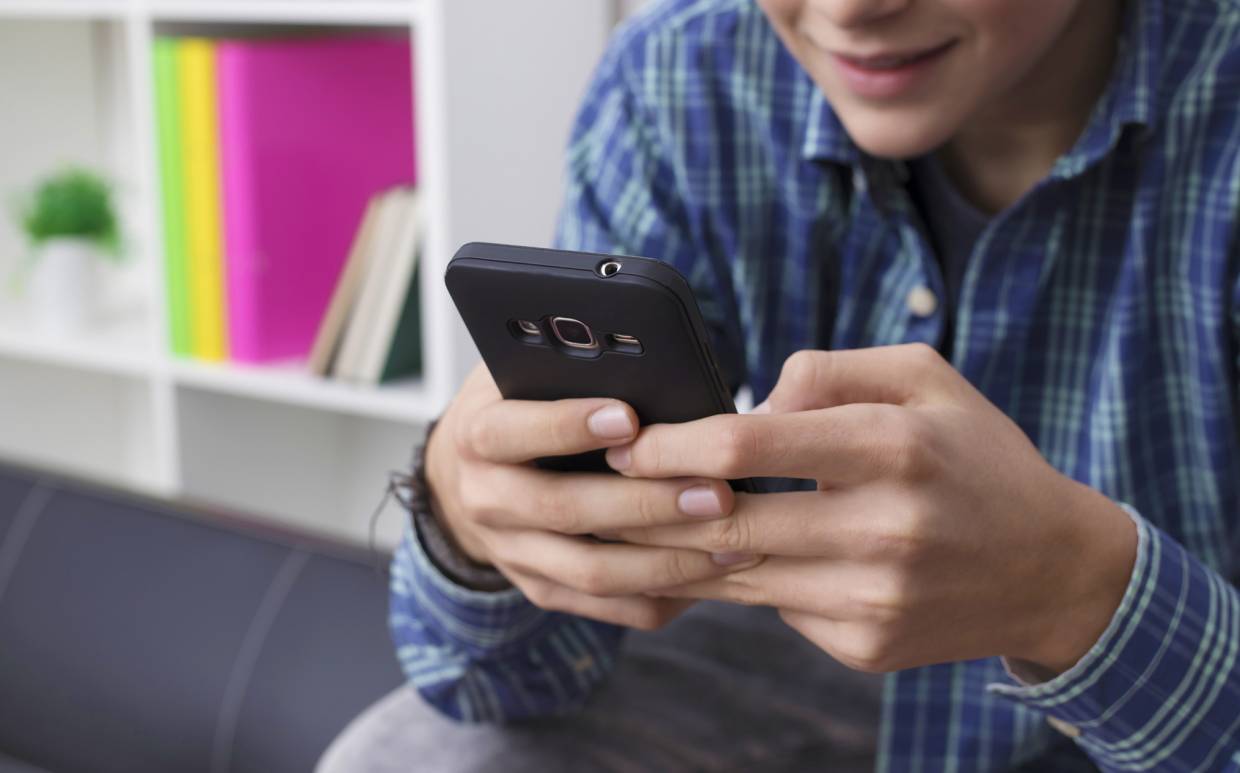 What you need to know if you’re handing down your phone to your kid ...