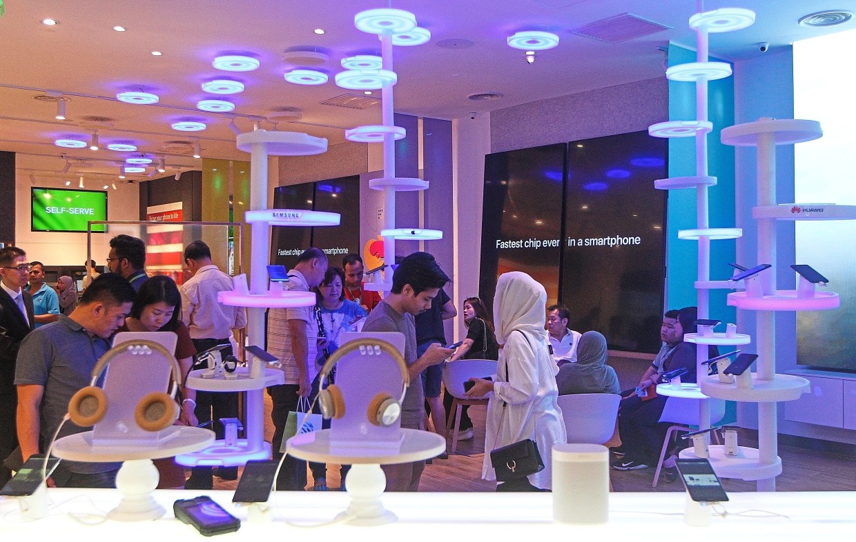 Maxis aims to offer better service with innovative Concept Store | The Star