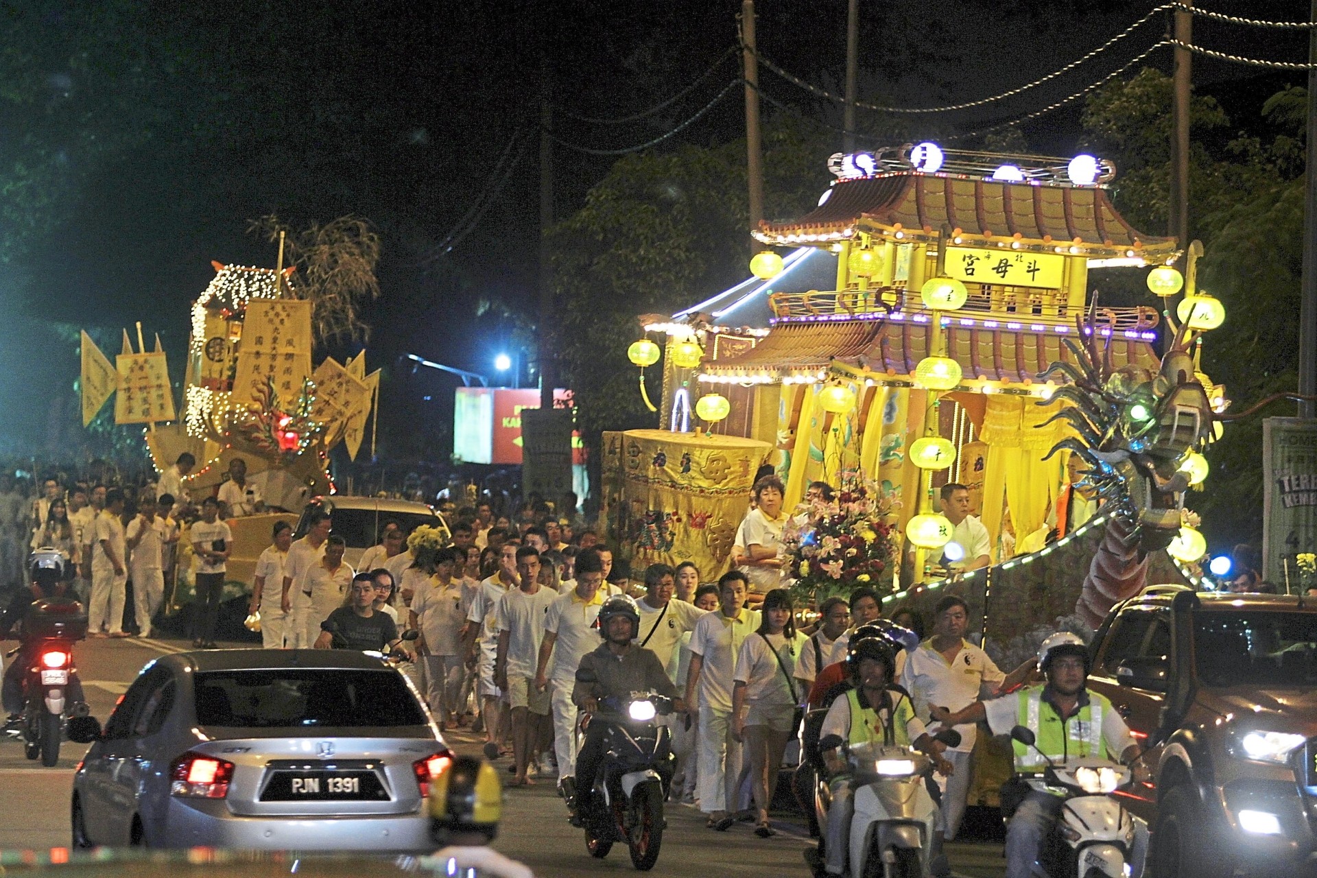 Grand parade to the sea | The Star