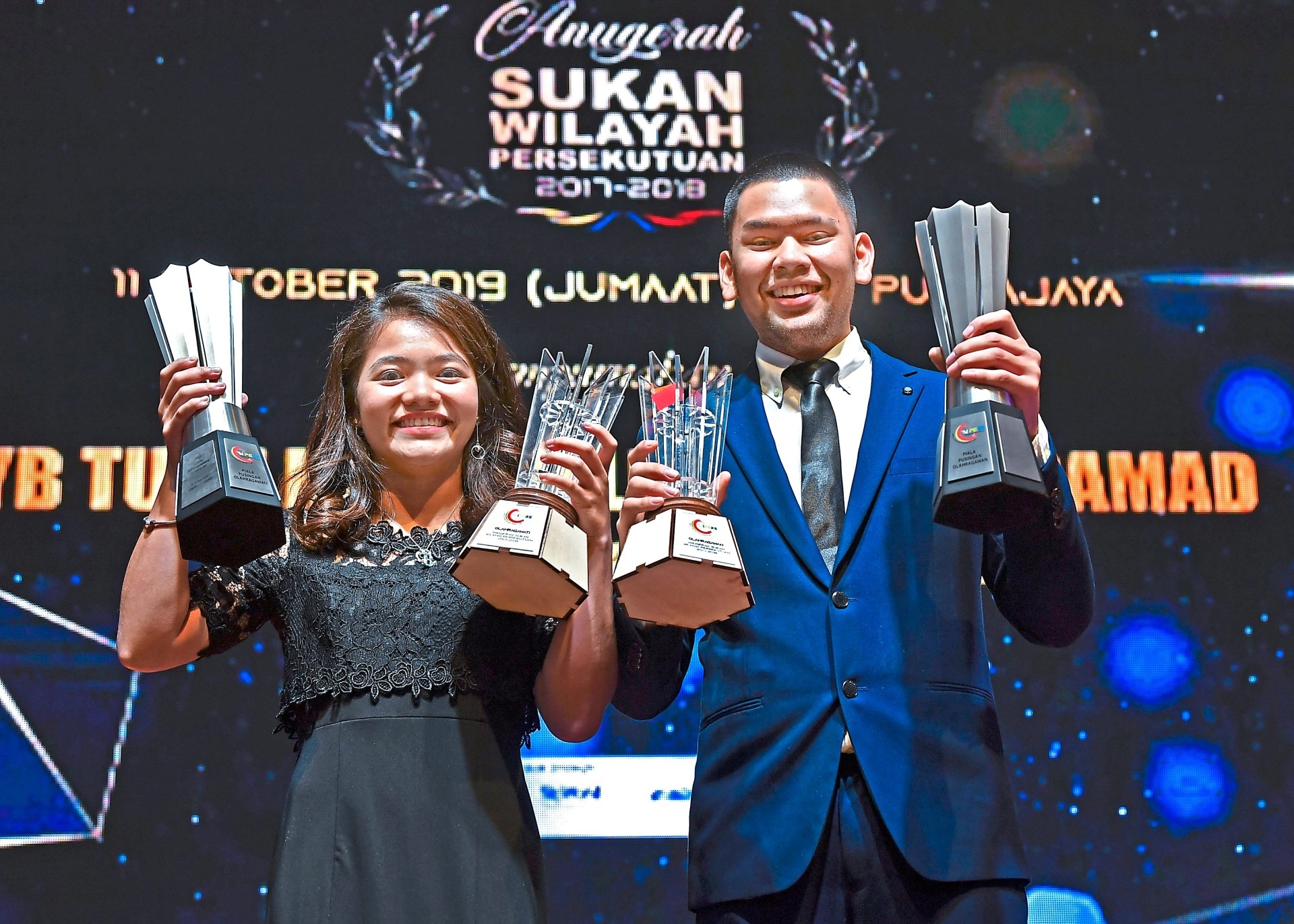 Bowling: Another award to keep bowler Rafiq rolling for more glory ...