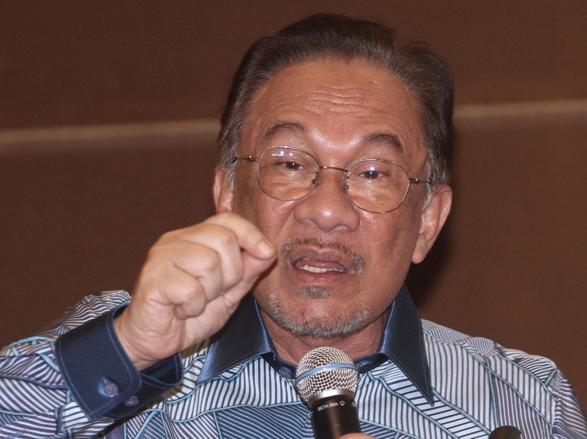 Anwar: Do not be taken by wealth and power while in govt | The Star