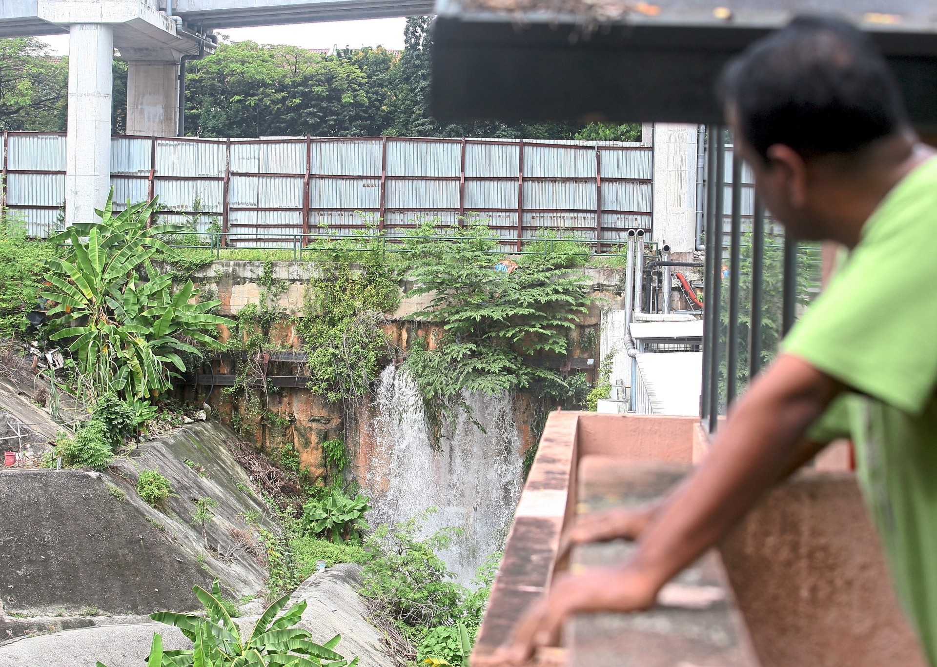 Power trip fear after pipe burst | The Star