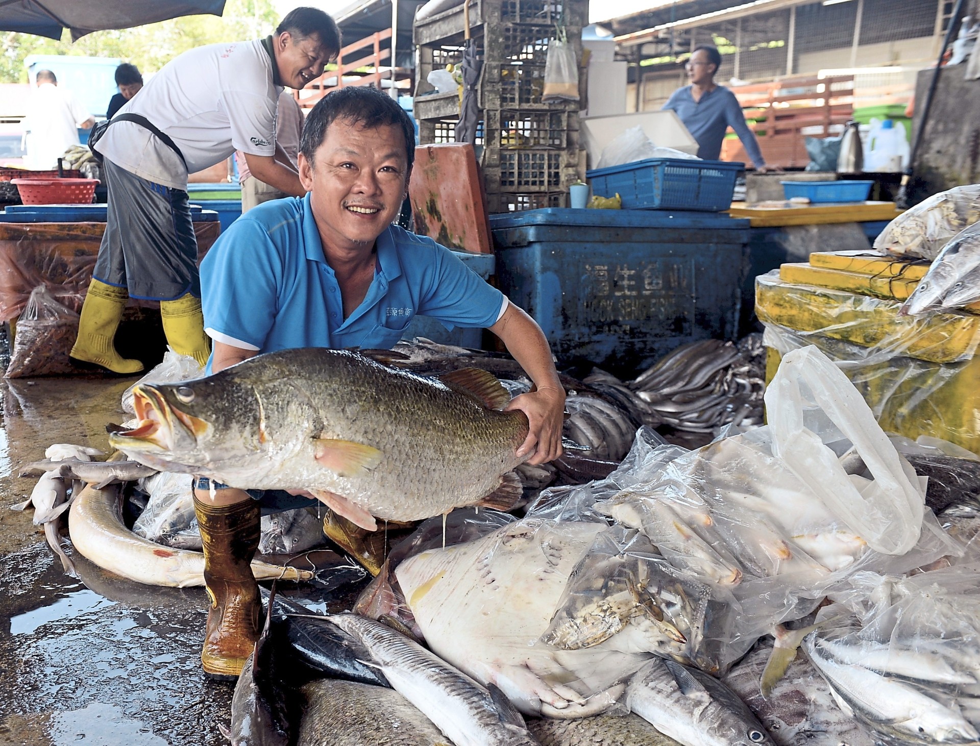Pontian market draws crowd | The Star
