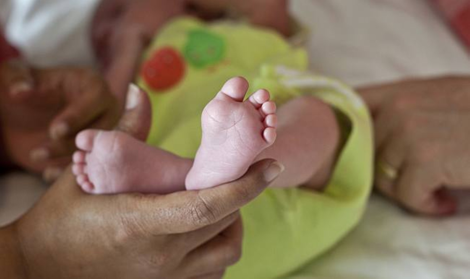 Baby’s body found in garbage bin | The Star
