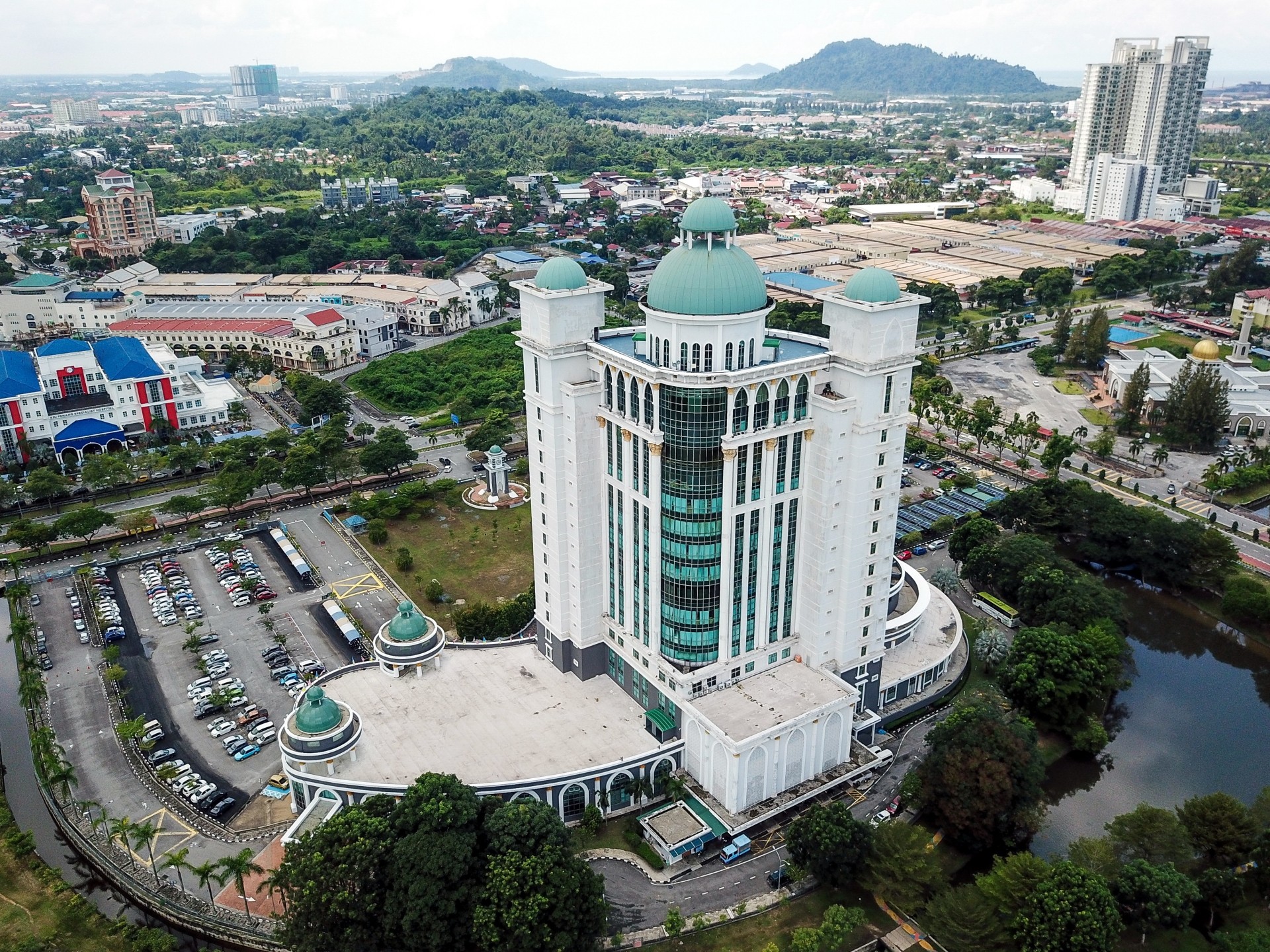 Massive fish death in pond | The Star