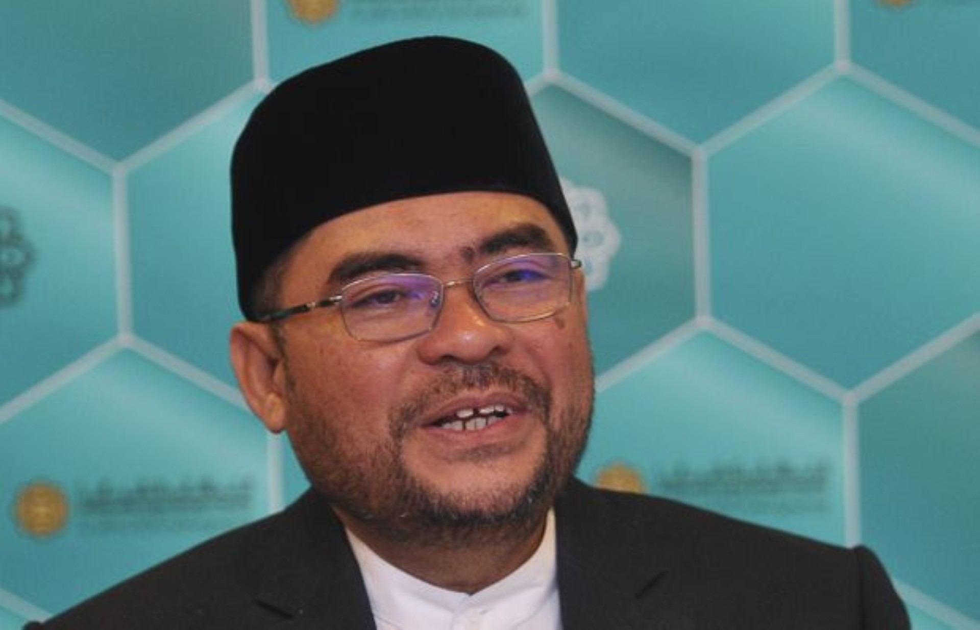 Mujahid supports policy to vet foreign missionaries | The Star