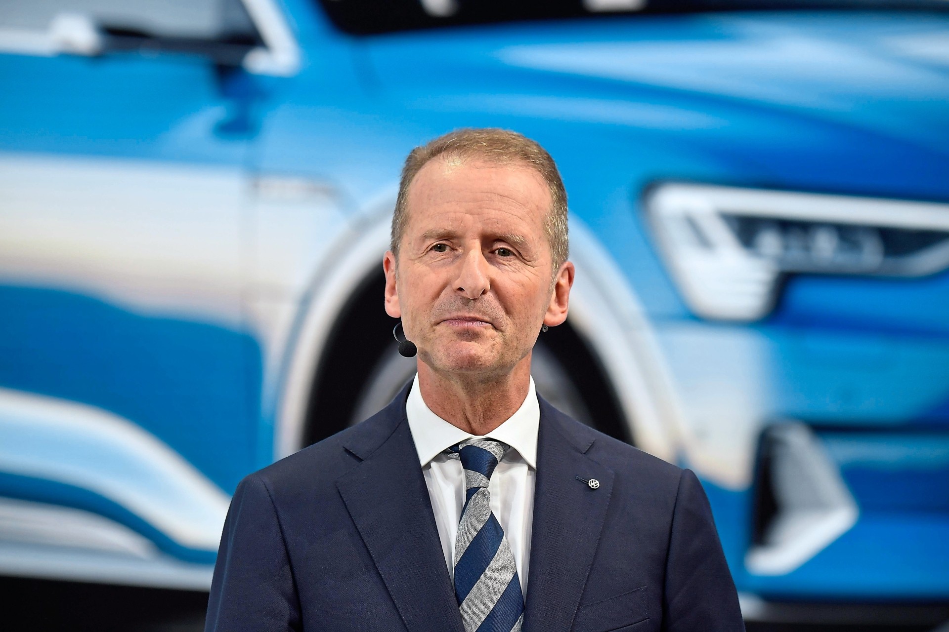 Volkswagen lowers sales outlook on economic jitters | The Star