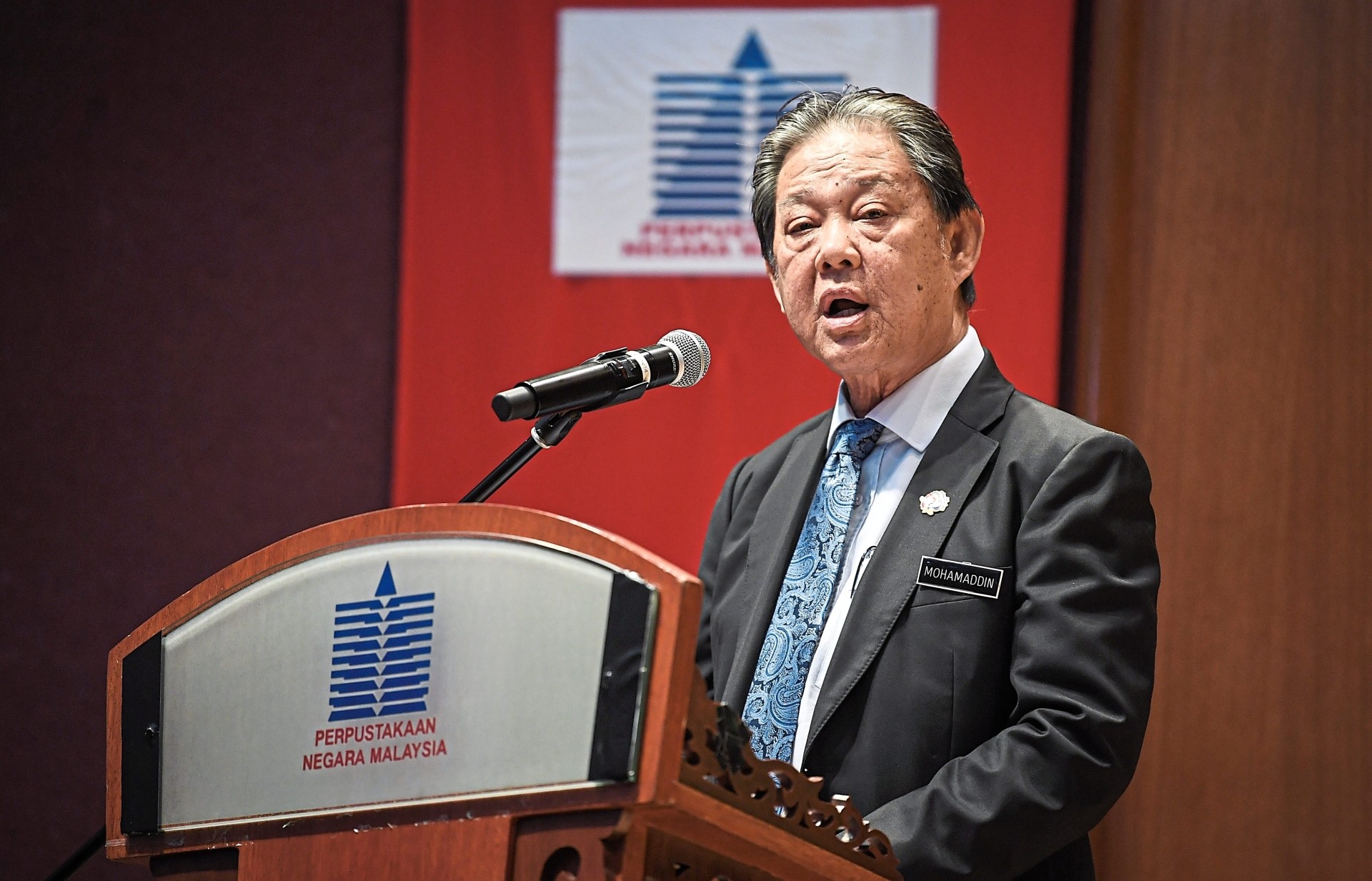 Minister sheds light on pharaoh exhibition | The Star