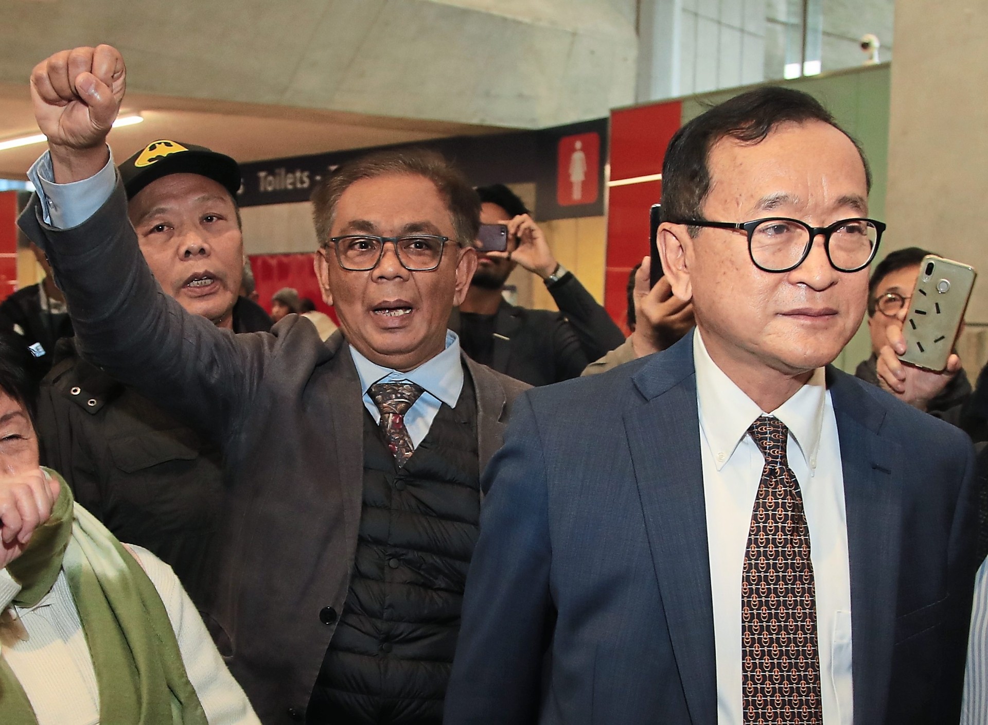 Sam Rainsy blocked at Paris airport | The Star