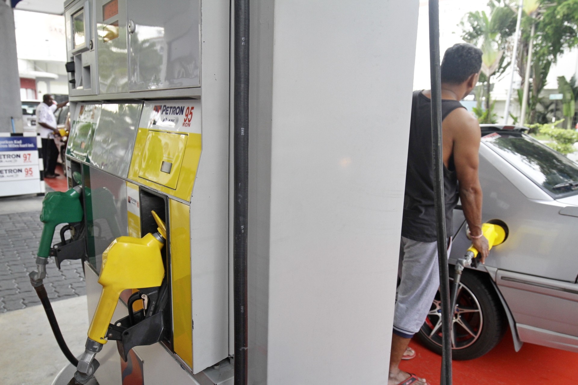 Weekly fuel prices: RON97 up one sen, RON95, diesel unchanged | The Star