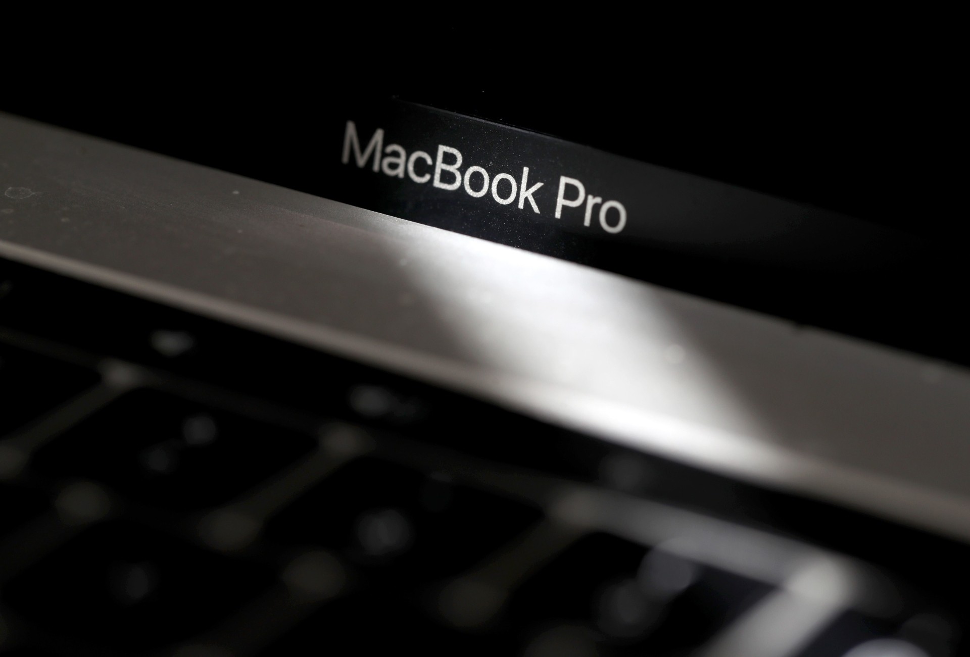 Apple set to launch MacBook Pro with bigger screen, new keyboard | The Star