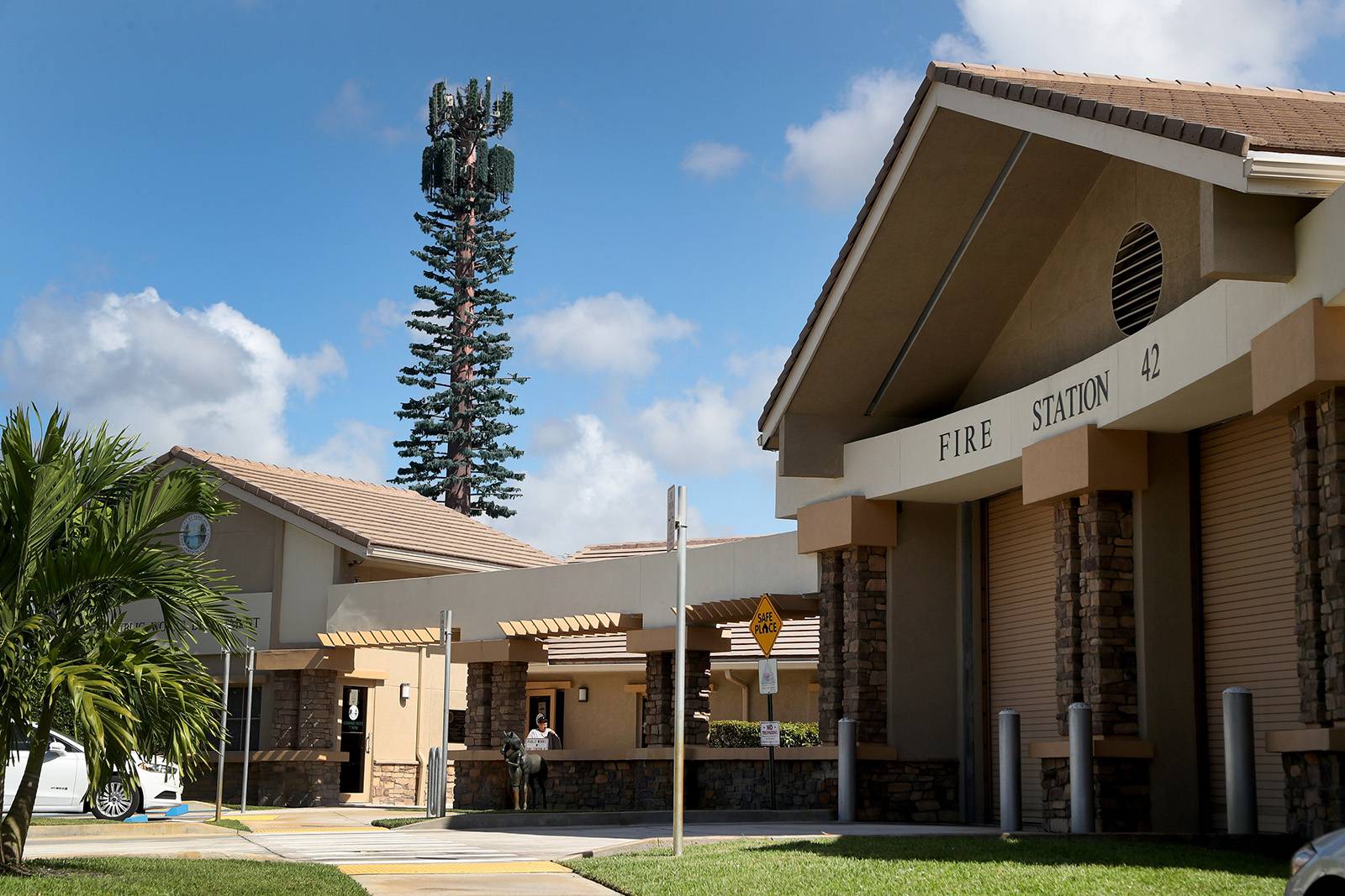 Is it a pine tree? Or a cellphone tower? ‘Stealth’ structures multiply ...
