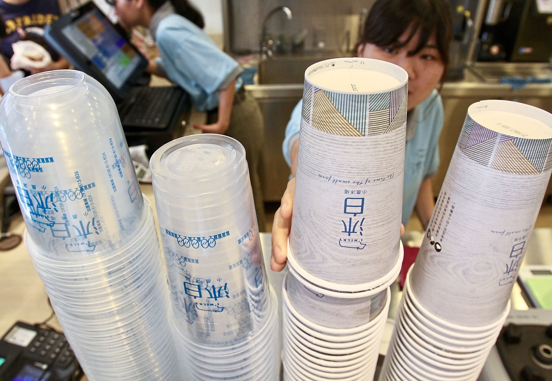 Bubble tea shops introduce initiatives to reduce their plastic waste ...