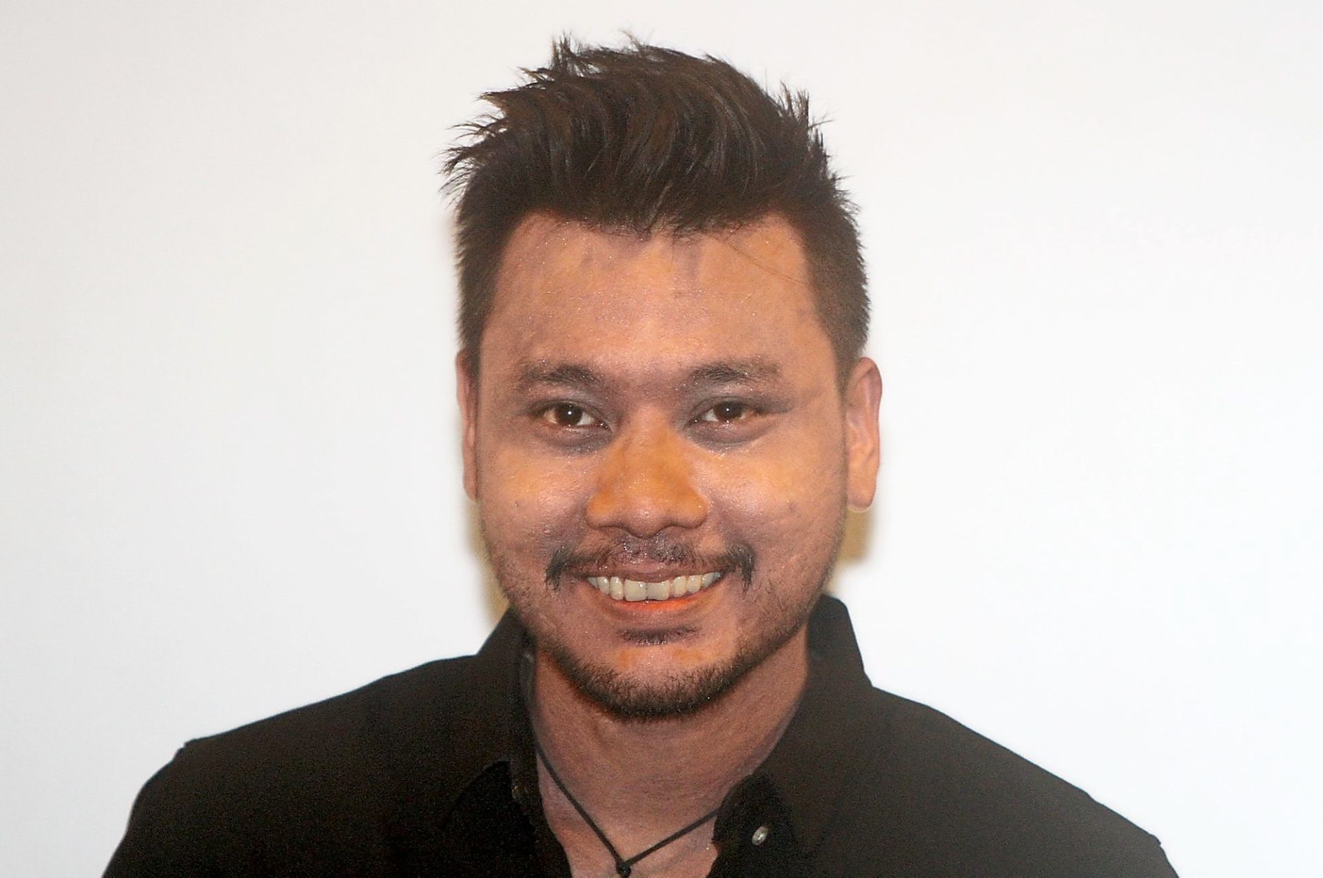 Awi sings Dishwalla’s ‘Angels or Devils’ in Malay | The Star