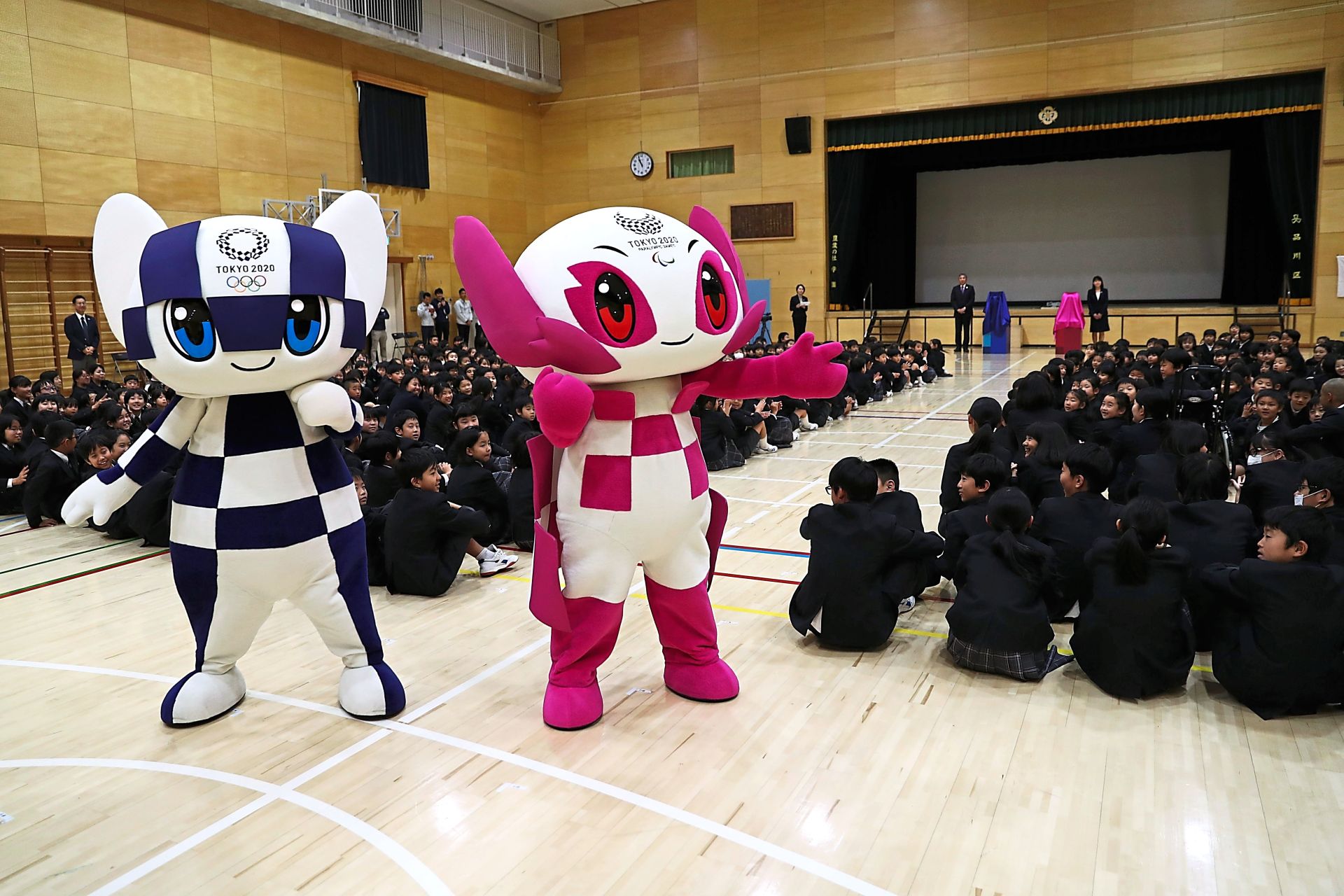 Olympic robot mascots thrill students in Tokyo | The Star