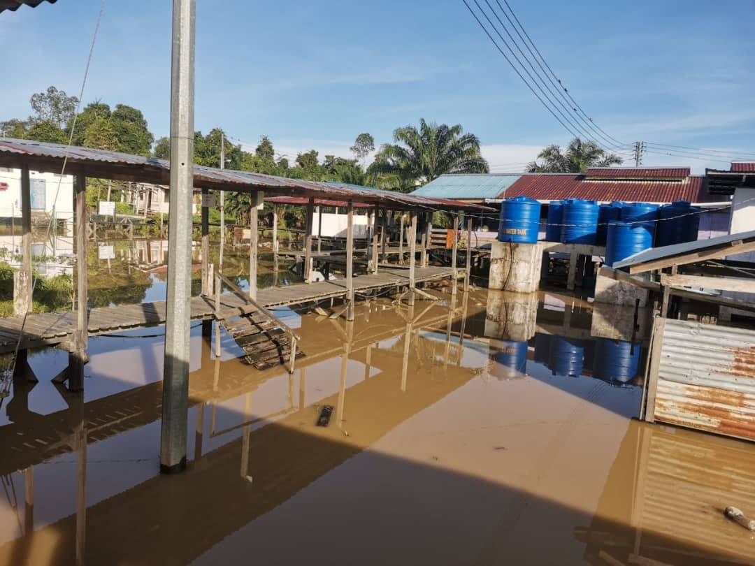 Floods hit Long Bemang settlement and SK Long Bemang | The Star