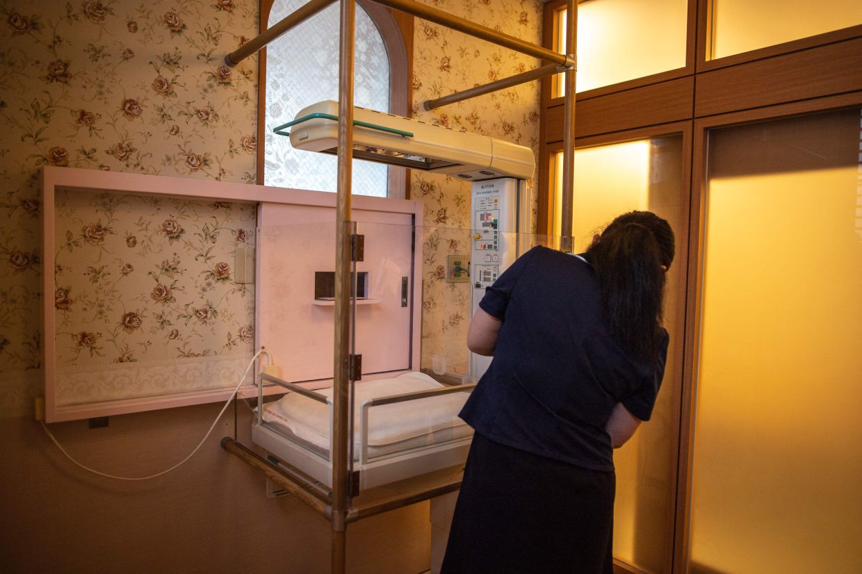 Japan's baby hatch hospital offers mothers 'last resort' | The Star