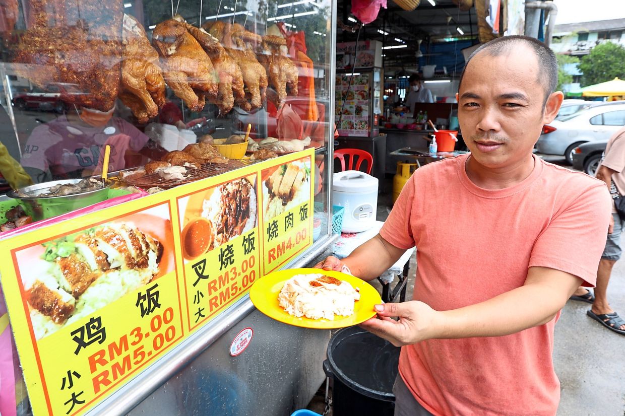 RM1 nasi lemak, 90sen roti canai, RM3 chicken rice: Empathy in pricing ...