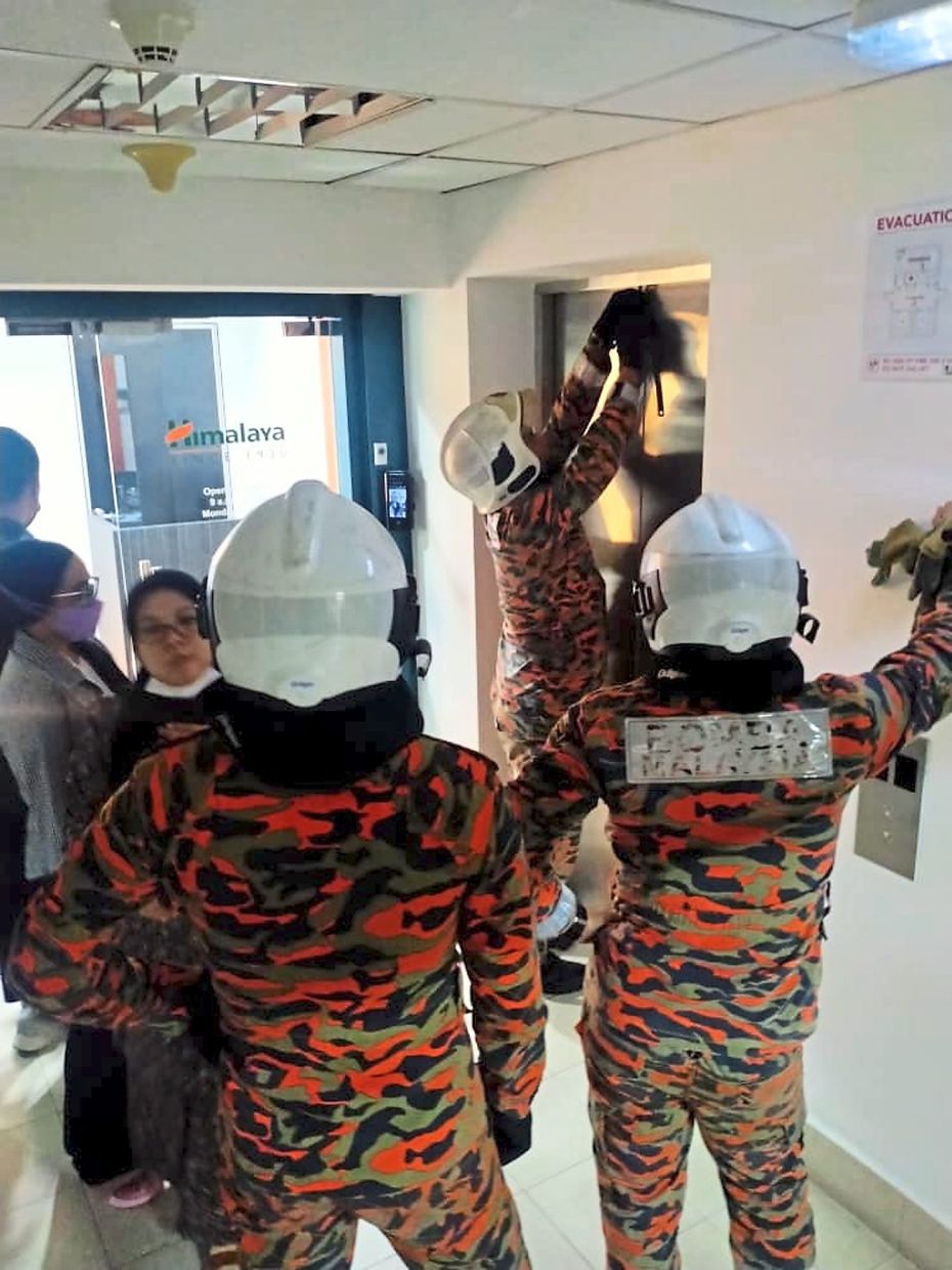 Caught off-guard by sudden power cut | The Star