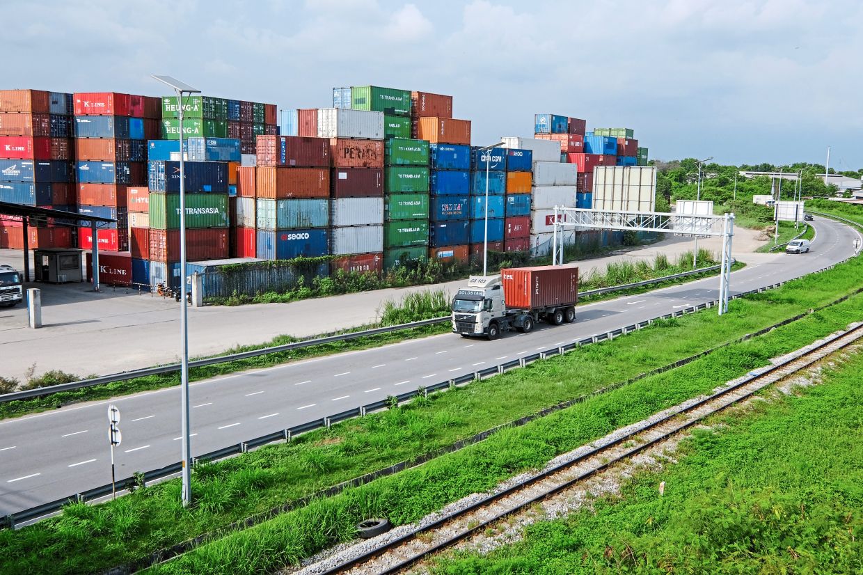 Weaker Ringgit Raises Concerns KLSE Screener