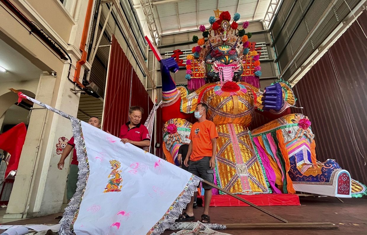 Super-sized deity | The Star