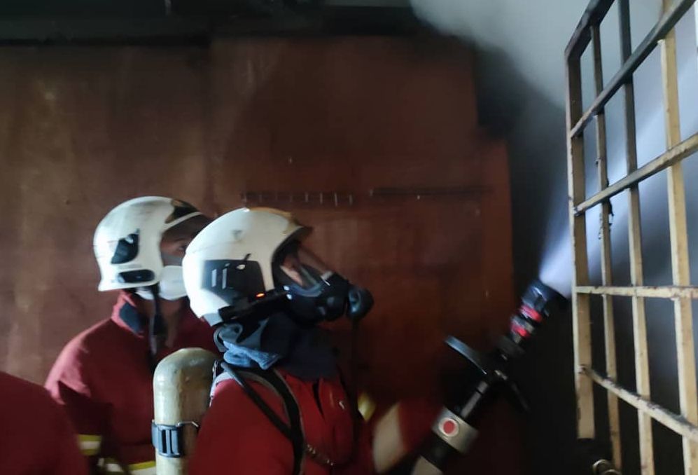 Foreigner suffers burns in Klang shophouse fire | The Star