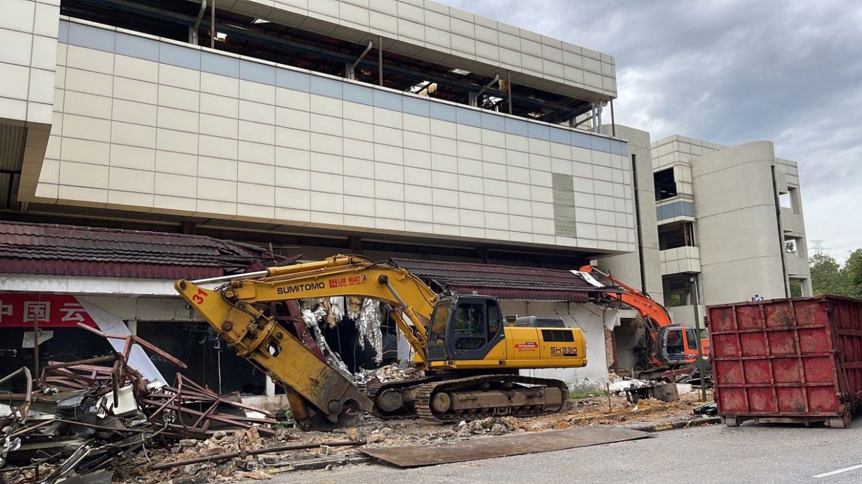 End of an era as demolition of Plaza OUG begins | The Star