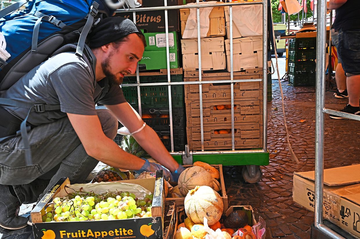 How foodsharing teams in Germany are working with shops to cut waste ...