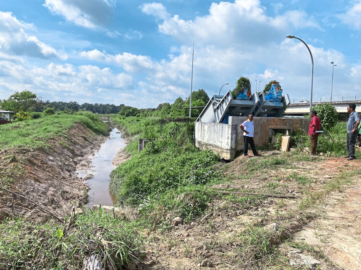 Cable shortage delays pump system works in Sg Labu | The Star