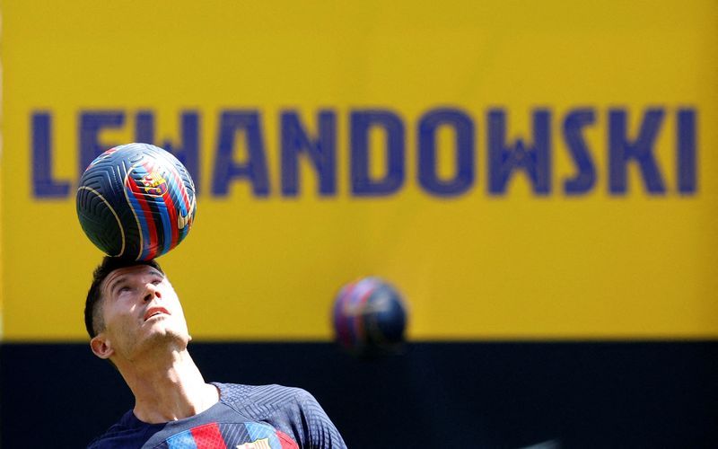 Football: Soccer-Lewandowski says he has a lot to offer Barca despite ...
