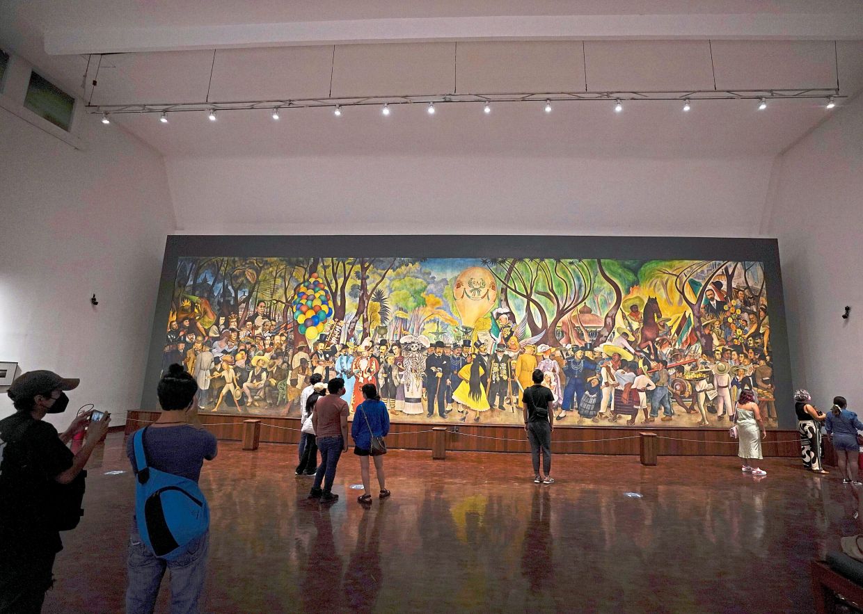 Reviving Mexico’s groundbreaking muralism movement a century later ...