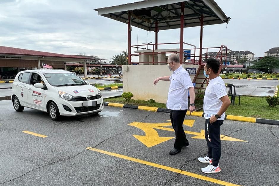 Dr Wee pays surprise visit to driving school | The Star