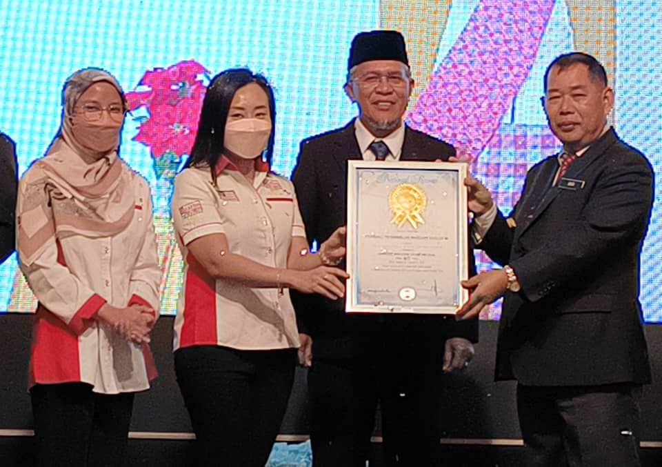 Saratok schools create new non-stop ‘syair’ recitation record | The Star