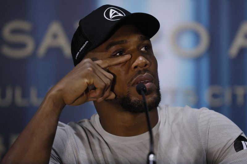 Boxing: Boxing-Joshua says he let himself down after Usyk defeat | The Star