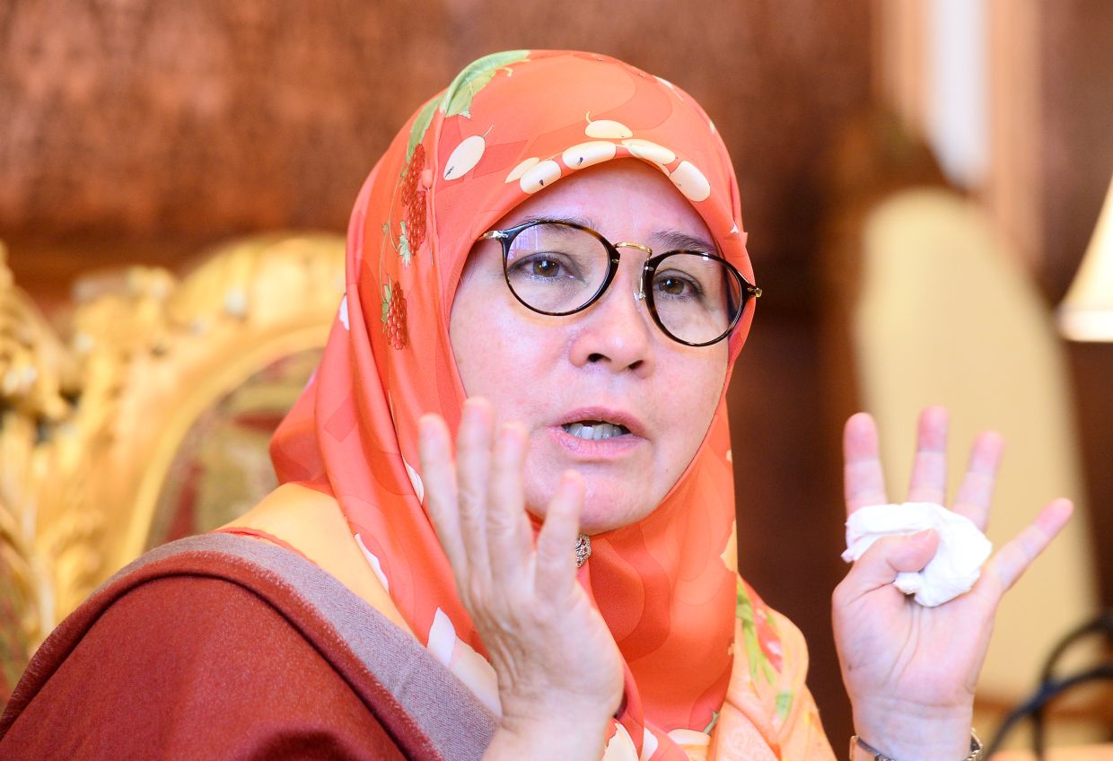 Women play crucial role, says Queen in calling for more representation ...