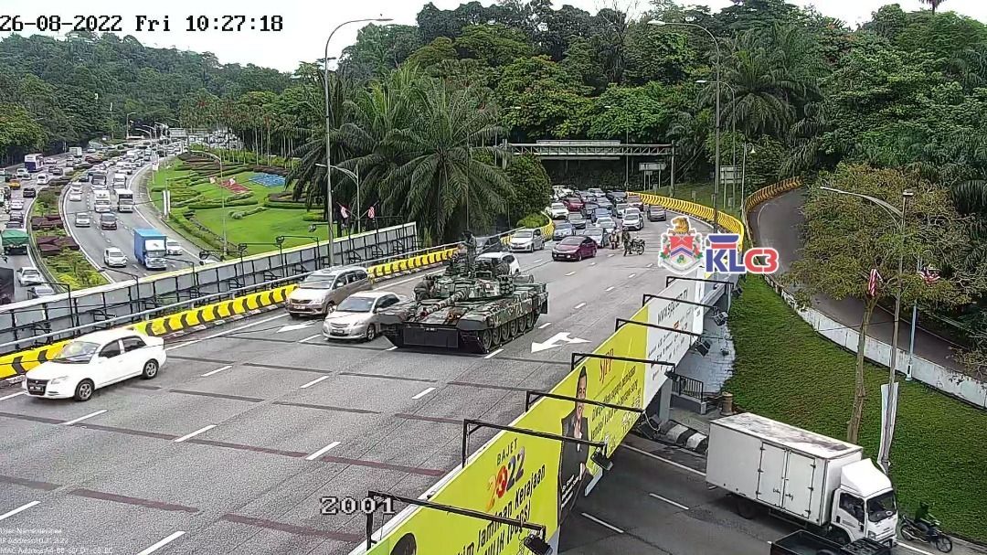 Tank used for Merdeka parade rehearsal breaks down on Jalan Damansara ...