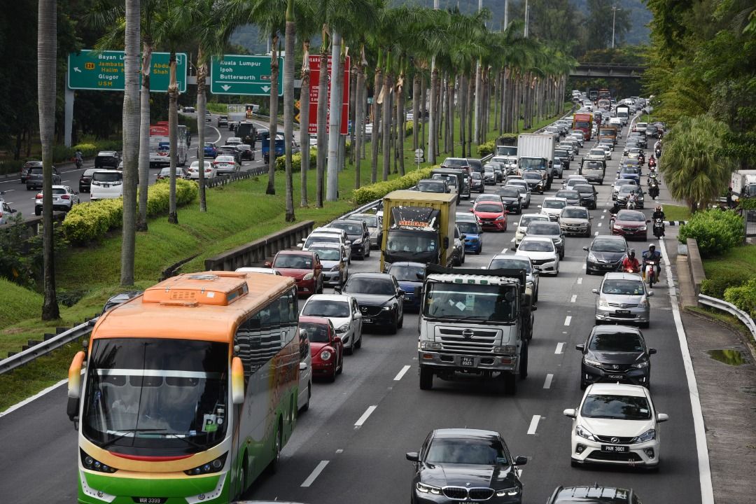 Unusual morning traffic congestion heading towards Penang island | The Star