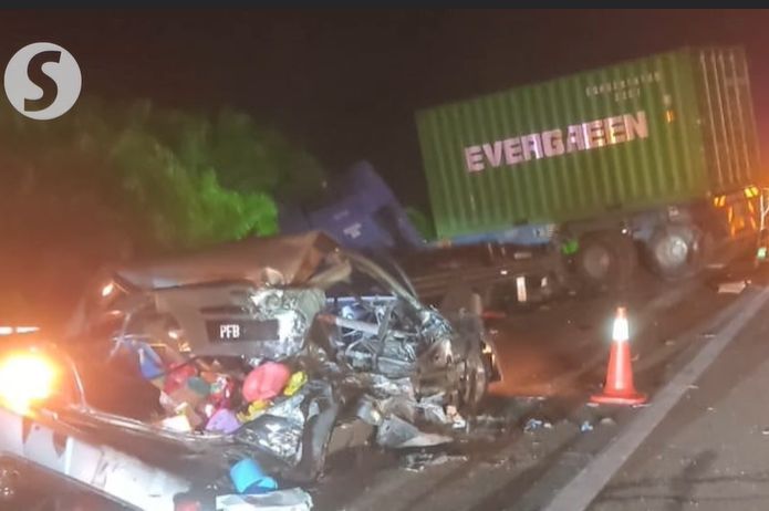 Four killed, 12 injured in four-vehicle pile-up on LPT1 | The Star