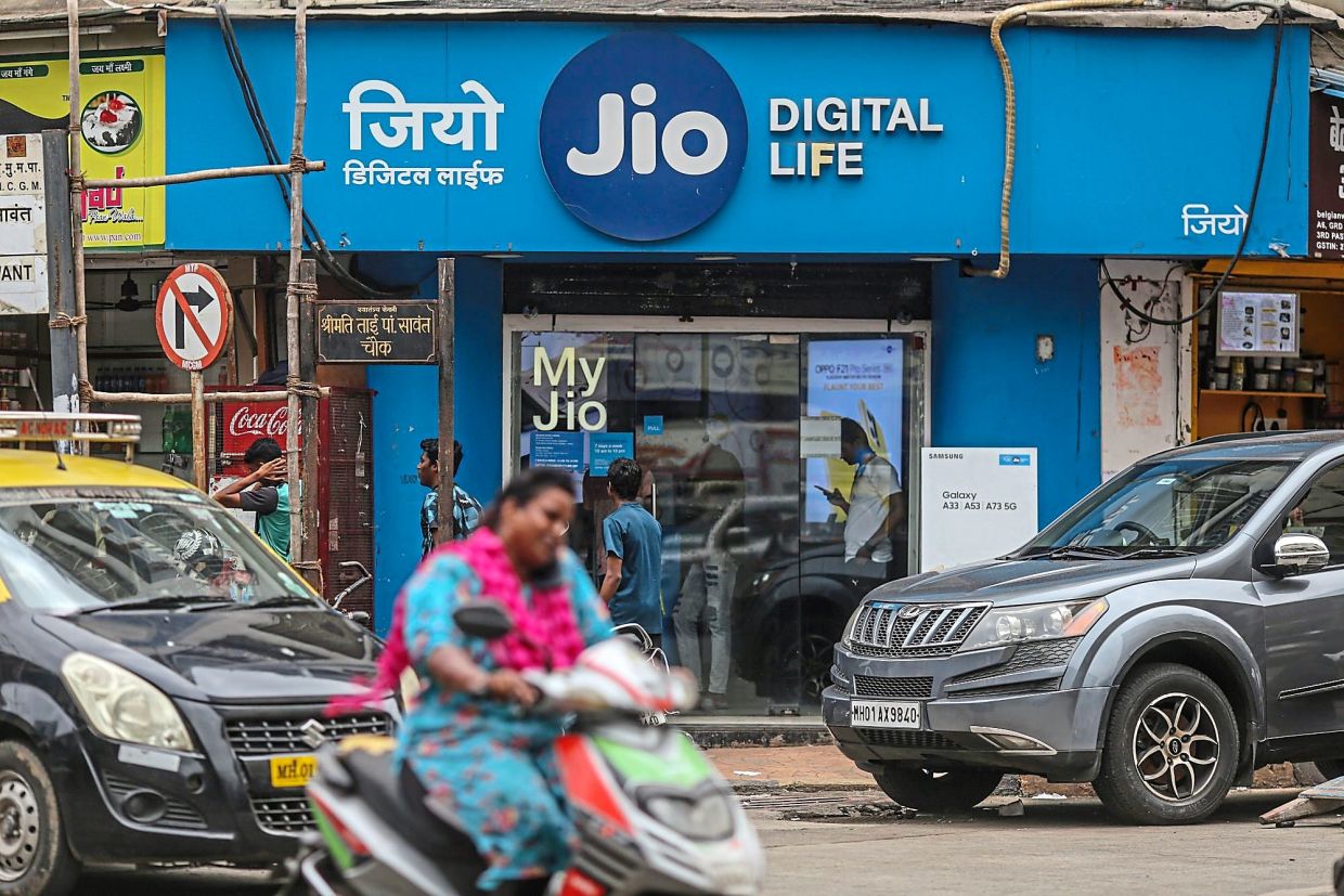 Ambani outlines Reliance heirs’ roles | The Star