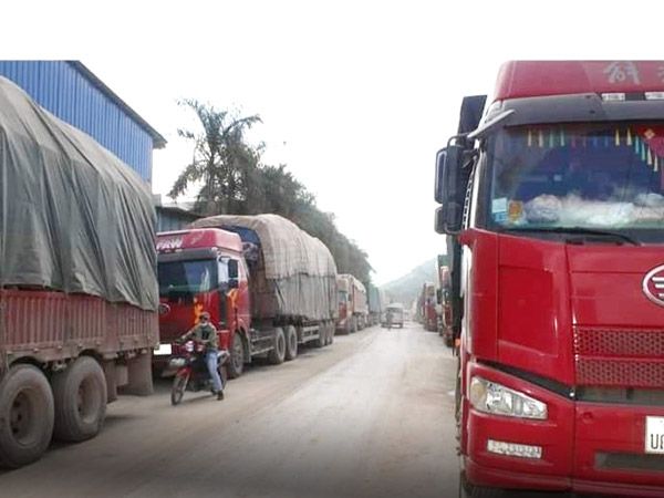 Ministry proposes measures to ease bottlenecks at Boten border crossing ...