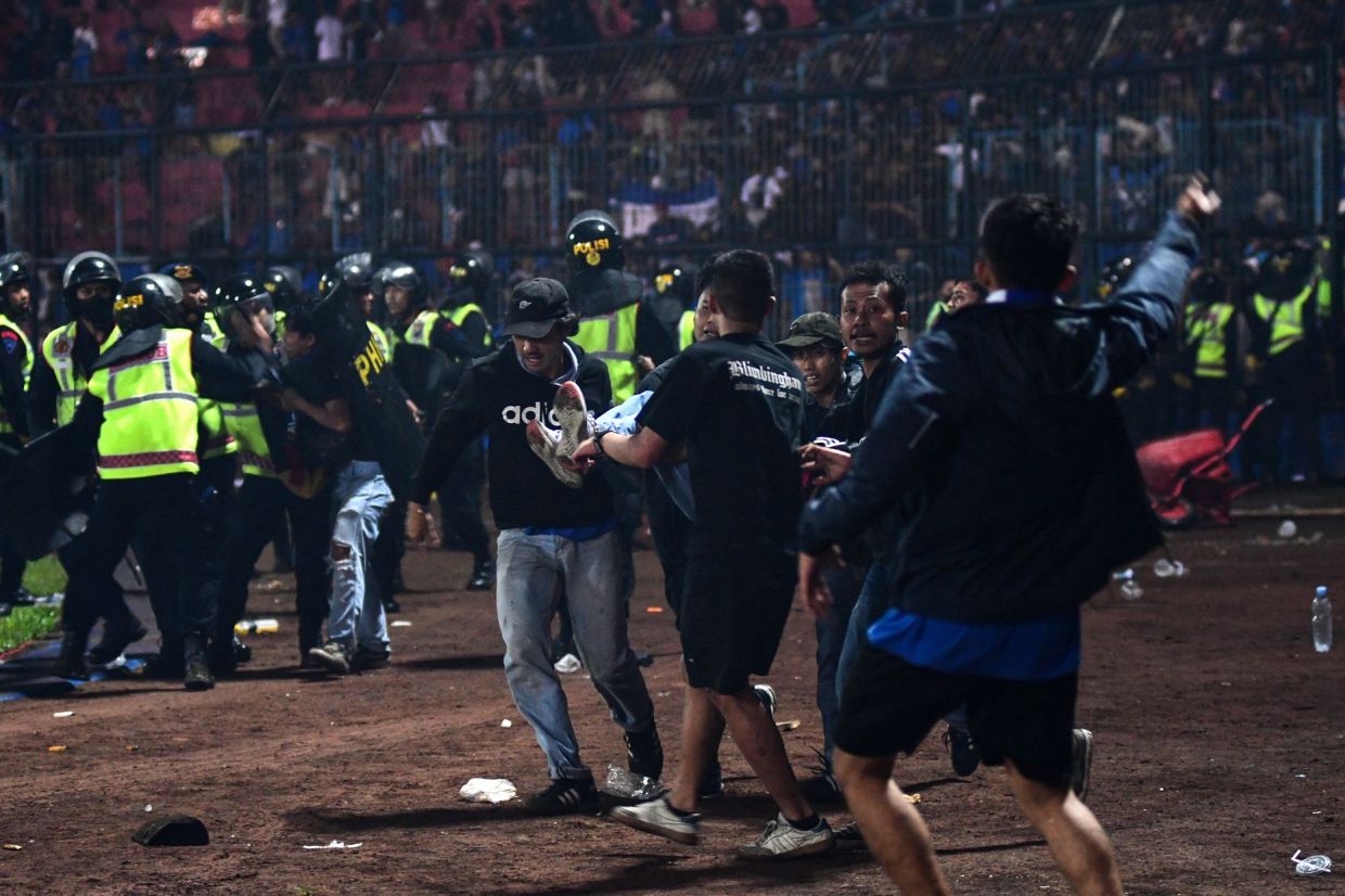 Indonesia football stampede kills 129: Major soccer stadium disasters ...